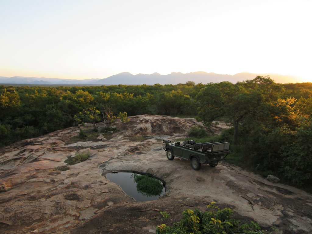 The Classic Safari Experience - Dusty Footprints